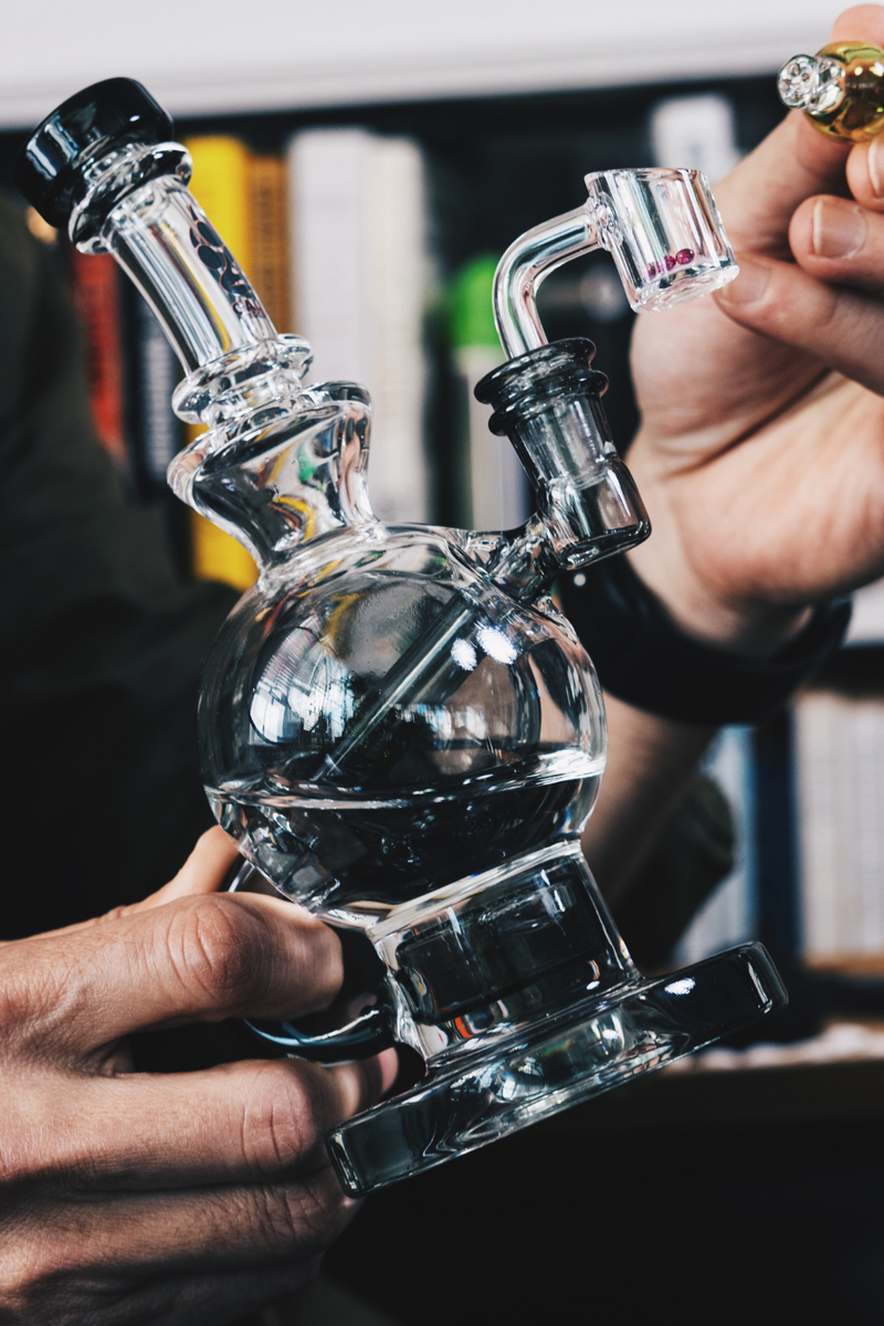 The Best Glass Dab Rigs for Flavor: Your Complete Connoisseur's Guide ...